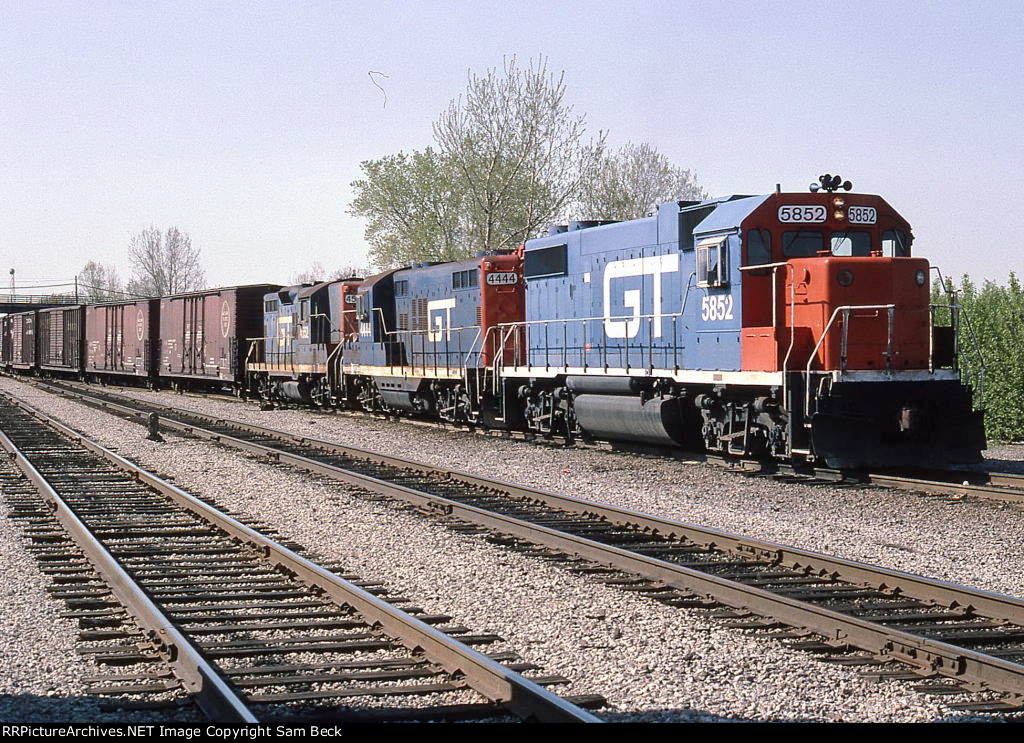 GTW 5852 and 4444 Northbound